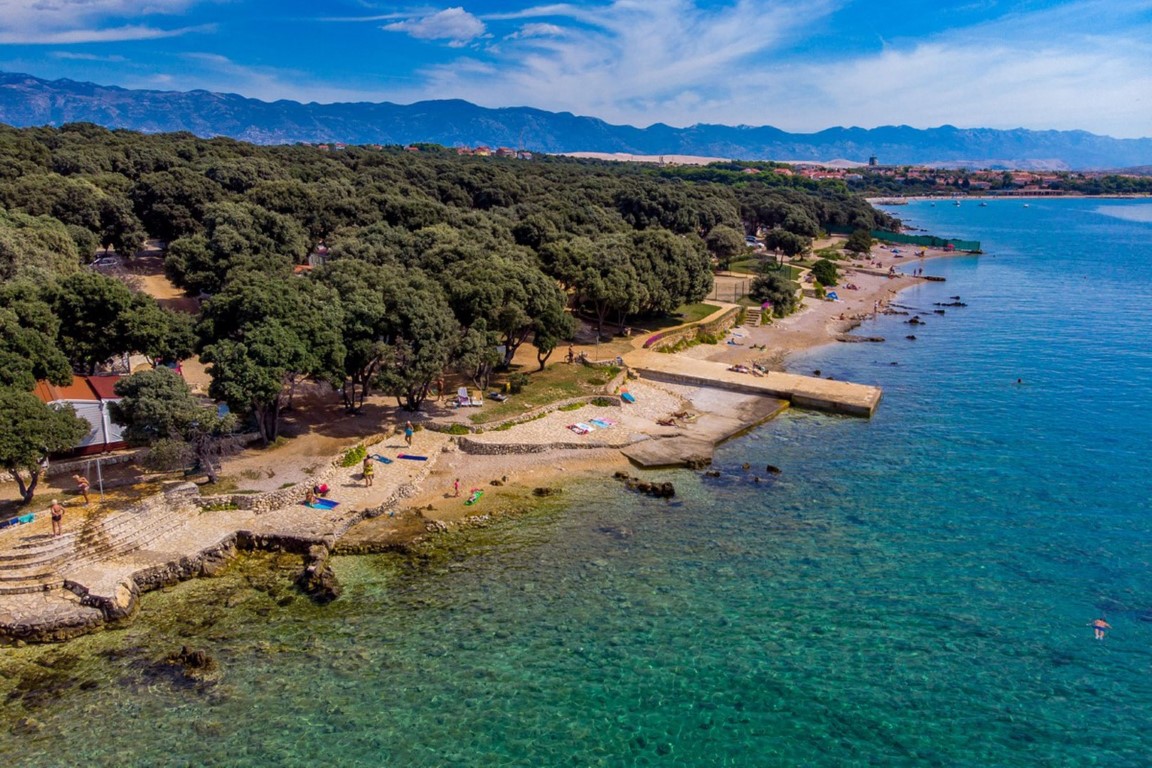 Spiaggia di Straško a Novalja alloggio e appartamenti nei dintorni ...